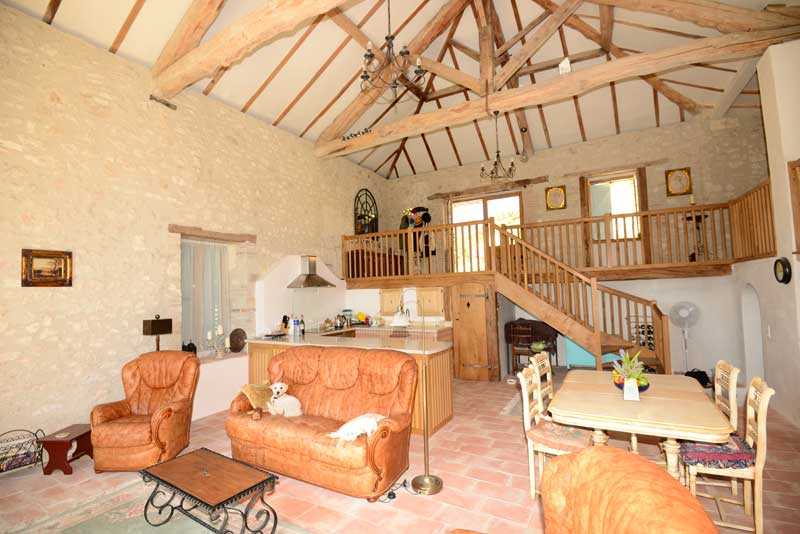 Fine Stone Country Houses and Traditional Homes for Sale in France
