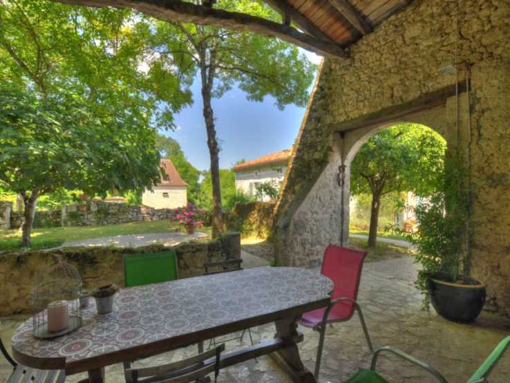 Fine Stone Country Houses and Traditional Homes for Sale in France