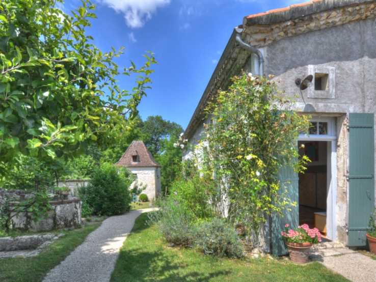 Fine Stone Country Houses and Traditional Homes for Sale in France