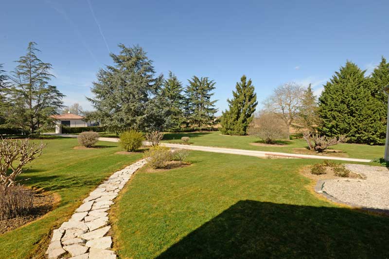 Fine Stone Country Houses and Traditional Homes for Sale in France
