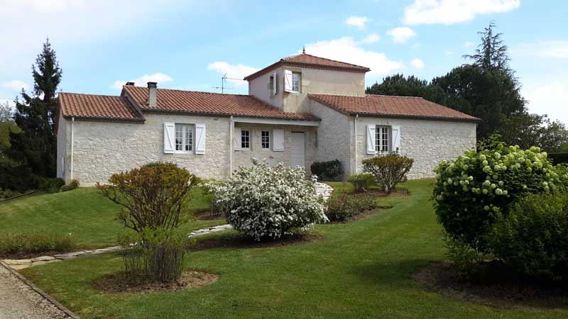 Fine Stone Country Houses and Traditional Homes for Sale in France