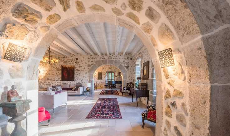 Fine Stone Country Houses and Traditional Homes for Sale in France