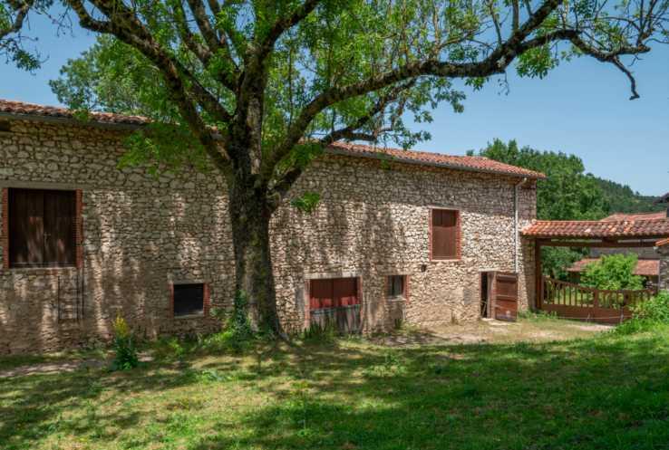 Fine Stone Country Houses and Traditional Homes for Sale in France
