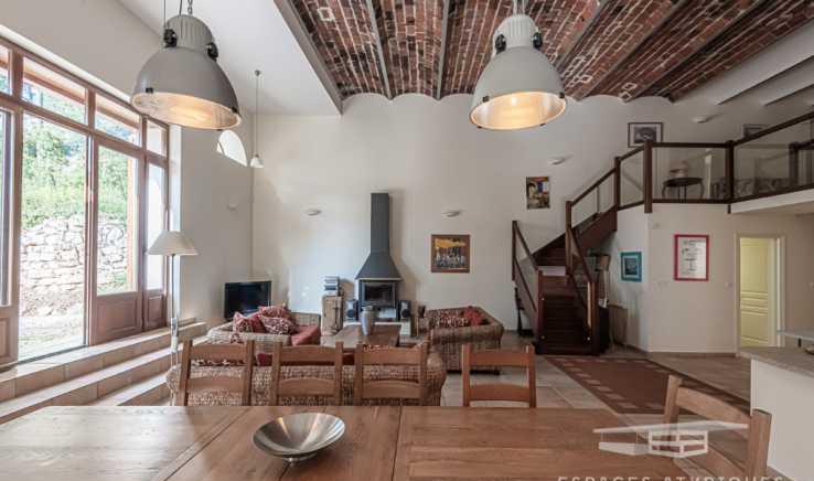Fine Stone Country Houses and Traditional Homes for Sale in France